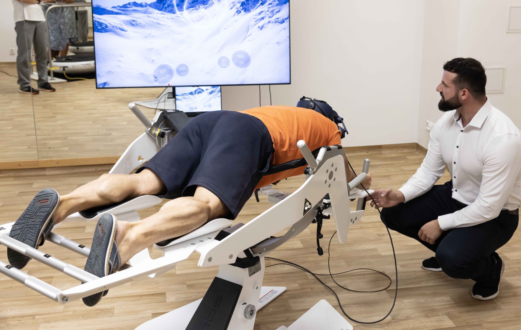 Neue Therapiemöglichkeit im ADELI Medical Center: ICAROS - VR System ...